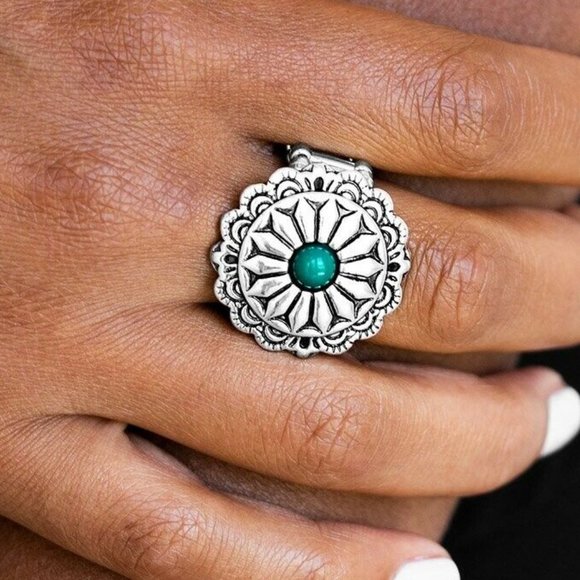 paparazzi | Jewelry | Paparazzi Daringly Daisy Green Ring | Poshmark